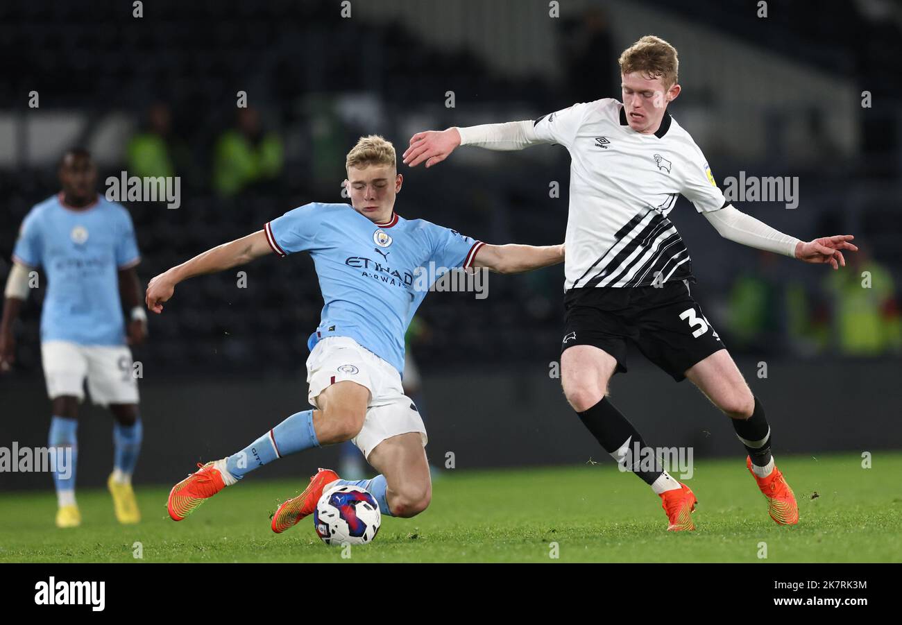 Derby, England, 18th October 2022. Jack Rooney of Derby County (R ...