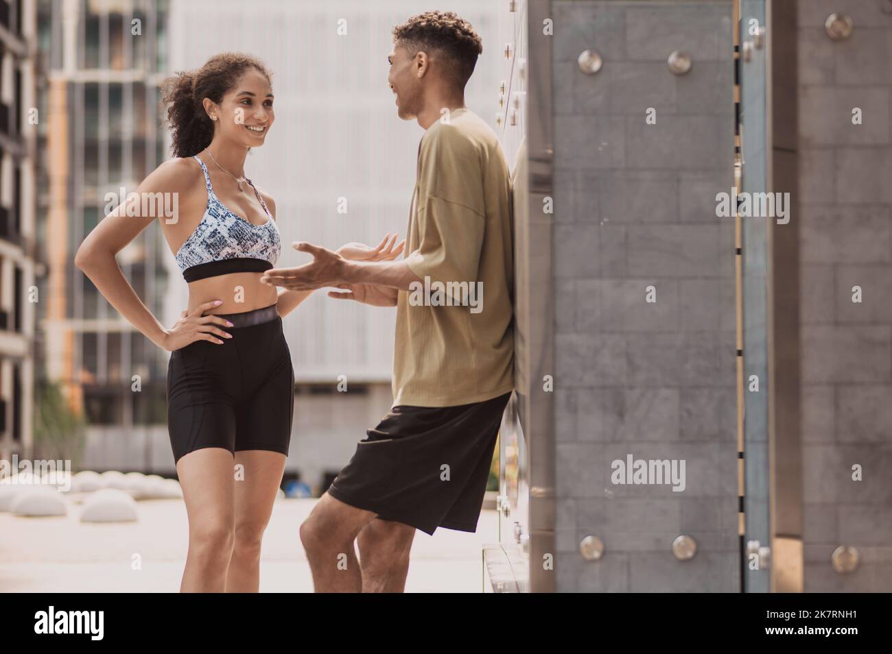 Abs exercises hi-res stock photography and images - Alamy
