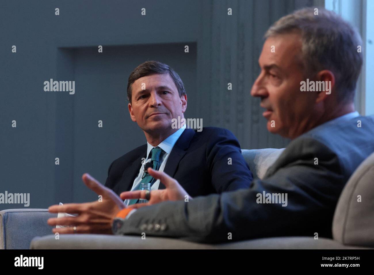 Anchor for cnbc hi-res stock photography and images - Alamy