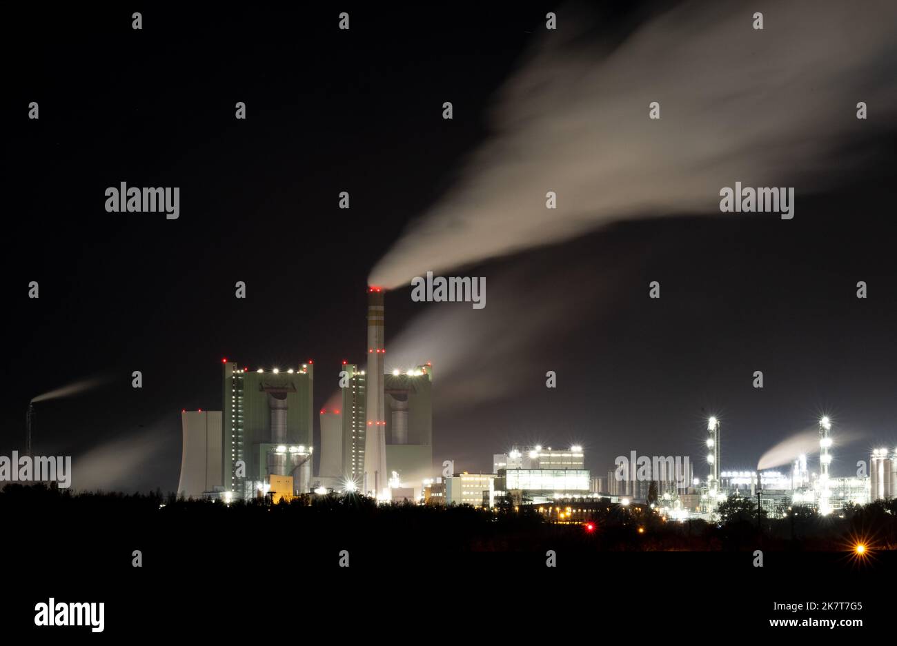 Schkopau, Germany. 19th Oct, 2022. The Schkopau lignite-fired power ...