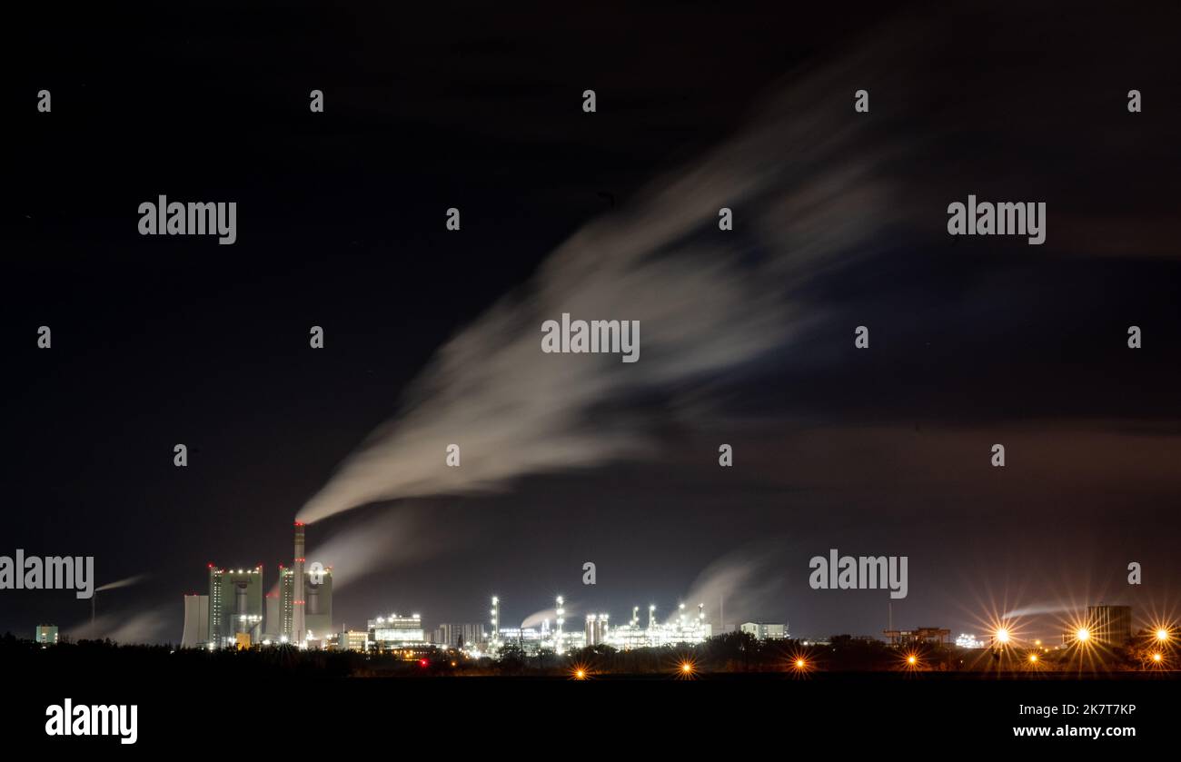 Schkopau, Germany. 19th Oct, 2022. The Schkopau lignite-fired power ...