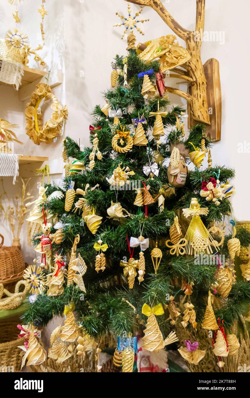 European Christmas tree decorated with straw toys Stock Photo - Alamy