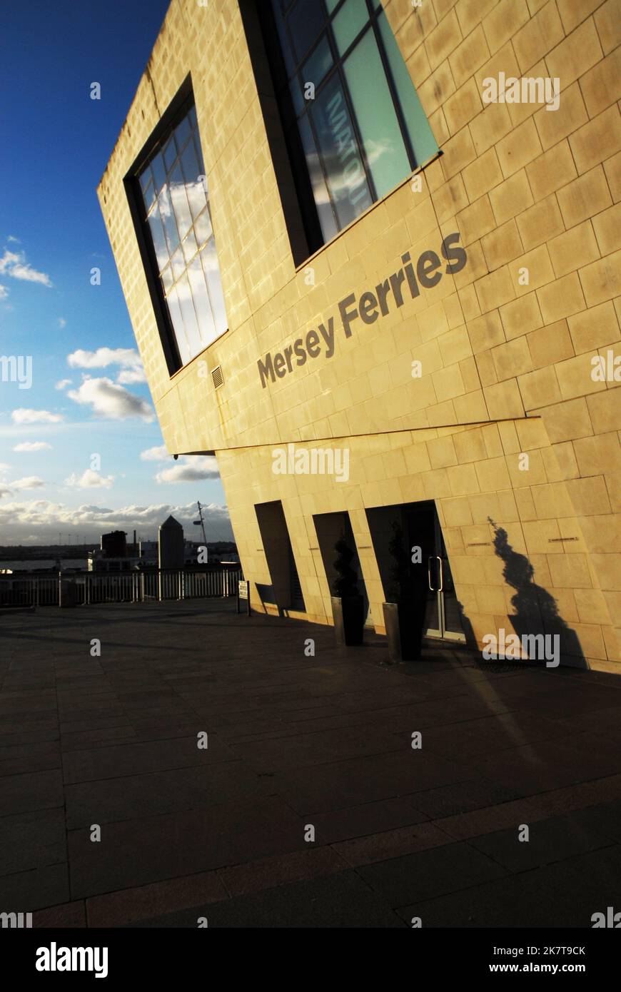 Liverpool Pier Head, Mersey Ferries Stock Photo - Alamy