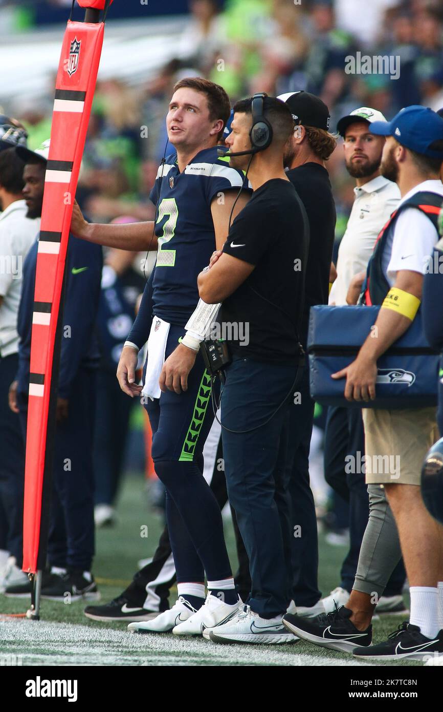 Seattle, WA, USA. 16th Oct, 2022. Seattle Seahawks quarterback Drew ...