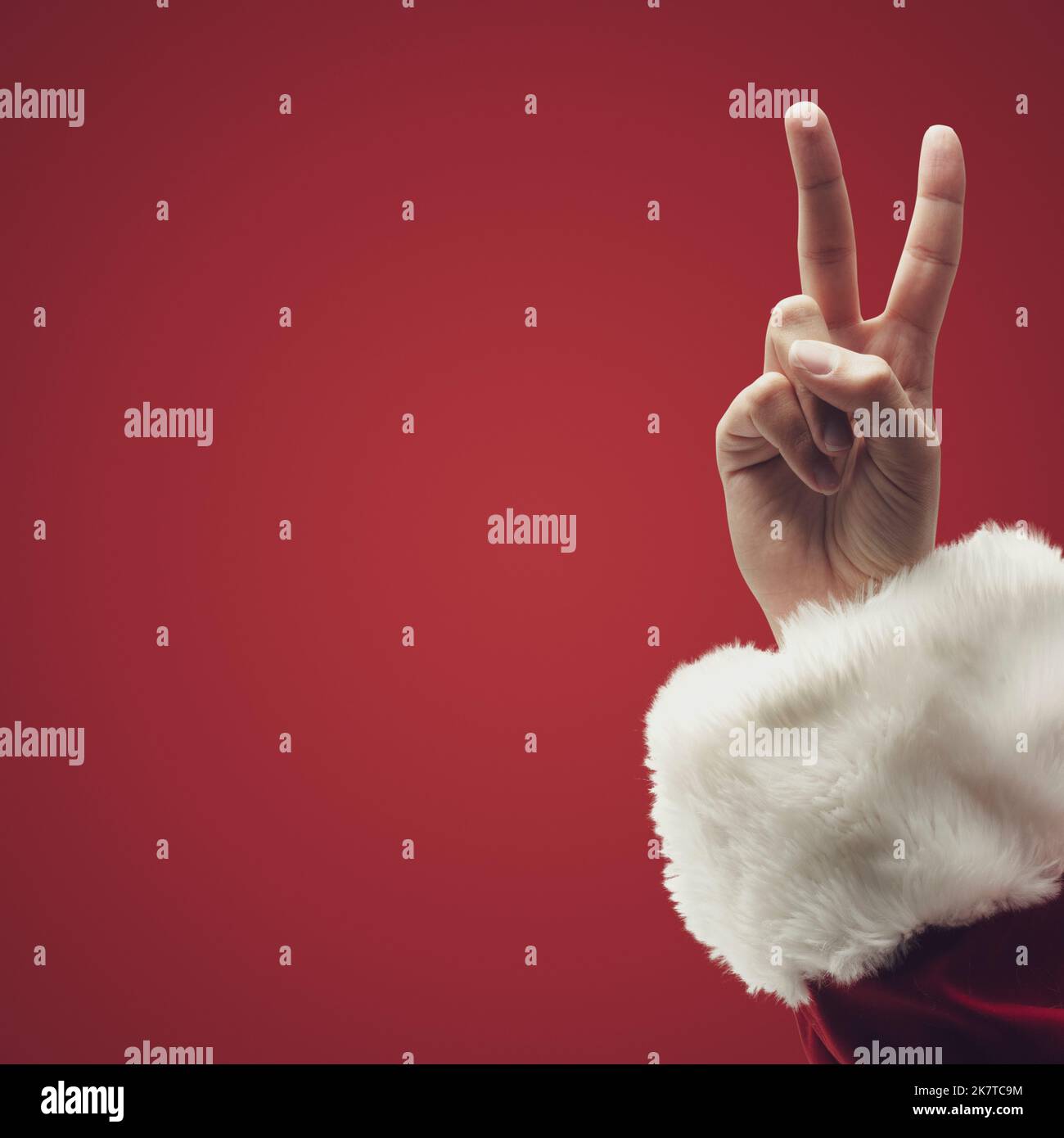 People making a peace sign hi-res stock photography and images - Alamy