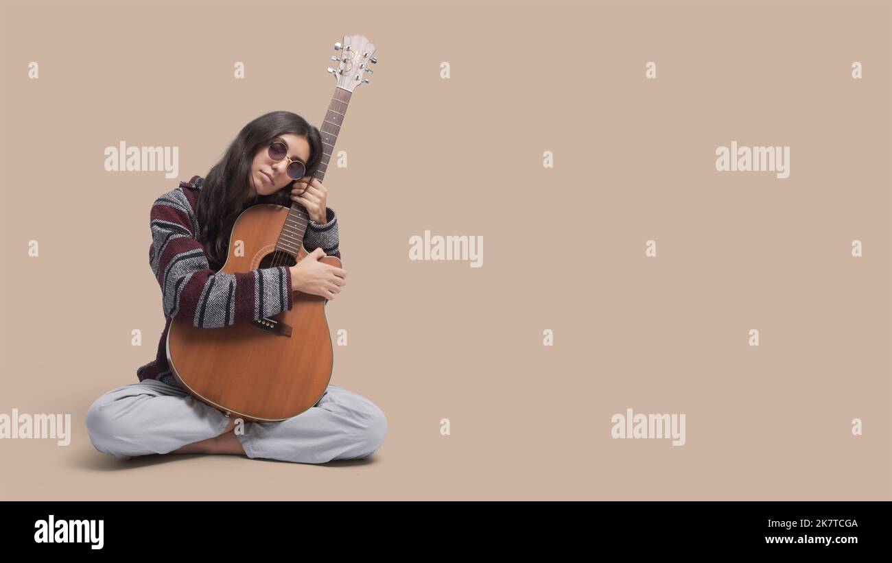 Guitarist sitting crossed legs hi-res stock photography and images - Alamy
