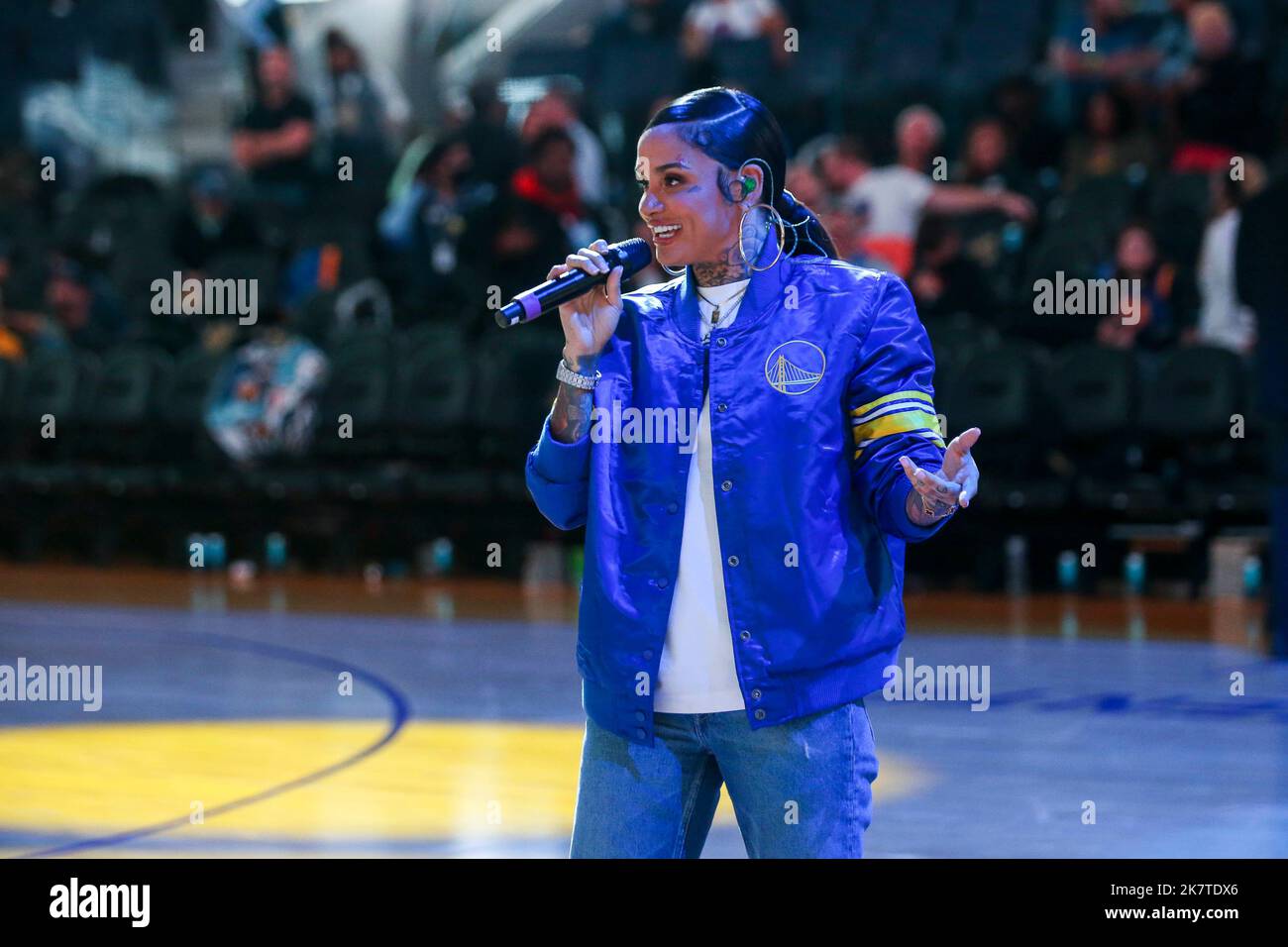 Hip-hop artist Kehlani performs during halftime between the Los Angeles ...
