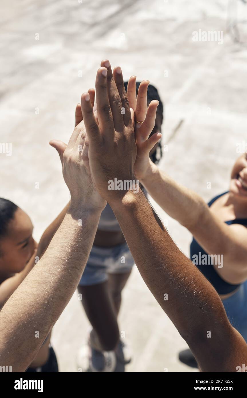 High five circle hi-res stock photography and images - Alamy
