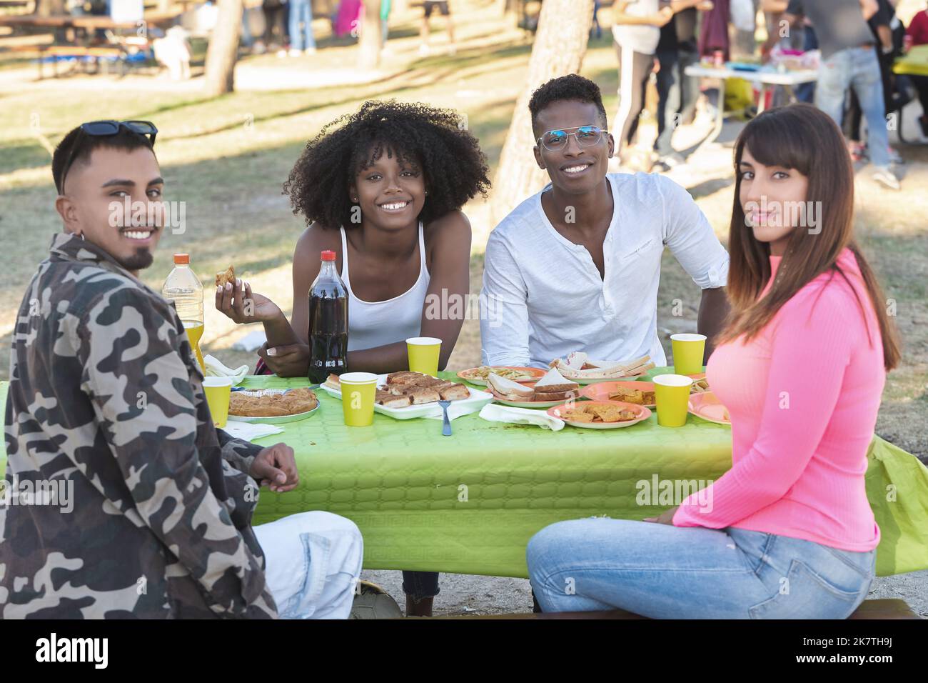 Man at picnic table hi-res stock photography and images - Alamy