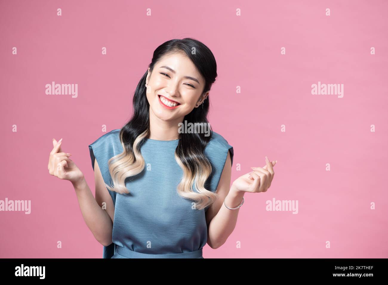 Snapping fingers hi-res stock photography and images - Alamy
