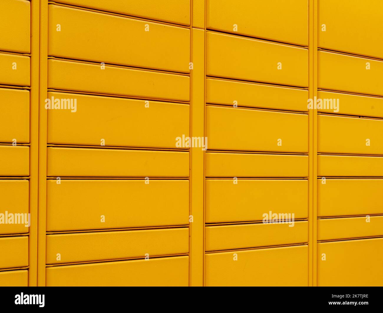 Amazon locker kiosk hi-res stock photography and images - Alamy