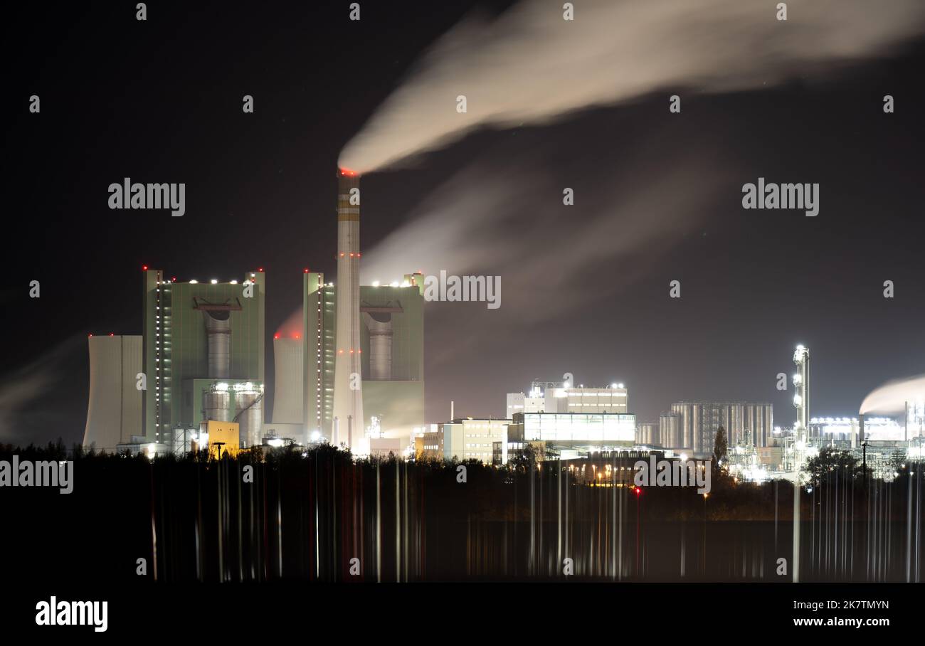 dpatop - 19 October 2022, Saxony-Anhalt, Schkopau: The Schkopau lignite ...