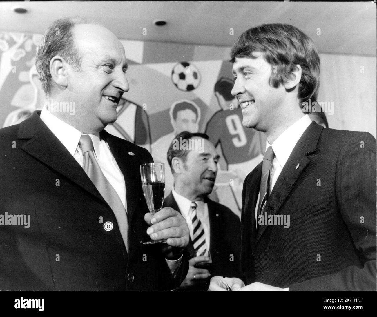 Zum Ruhme des Sports - Jürgen Pohl (Roland Astor, r.) und sein Trainer ...