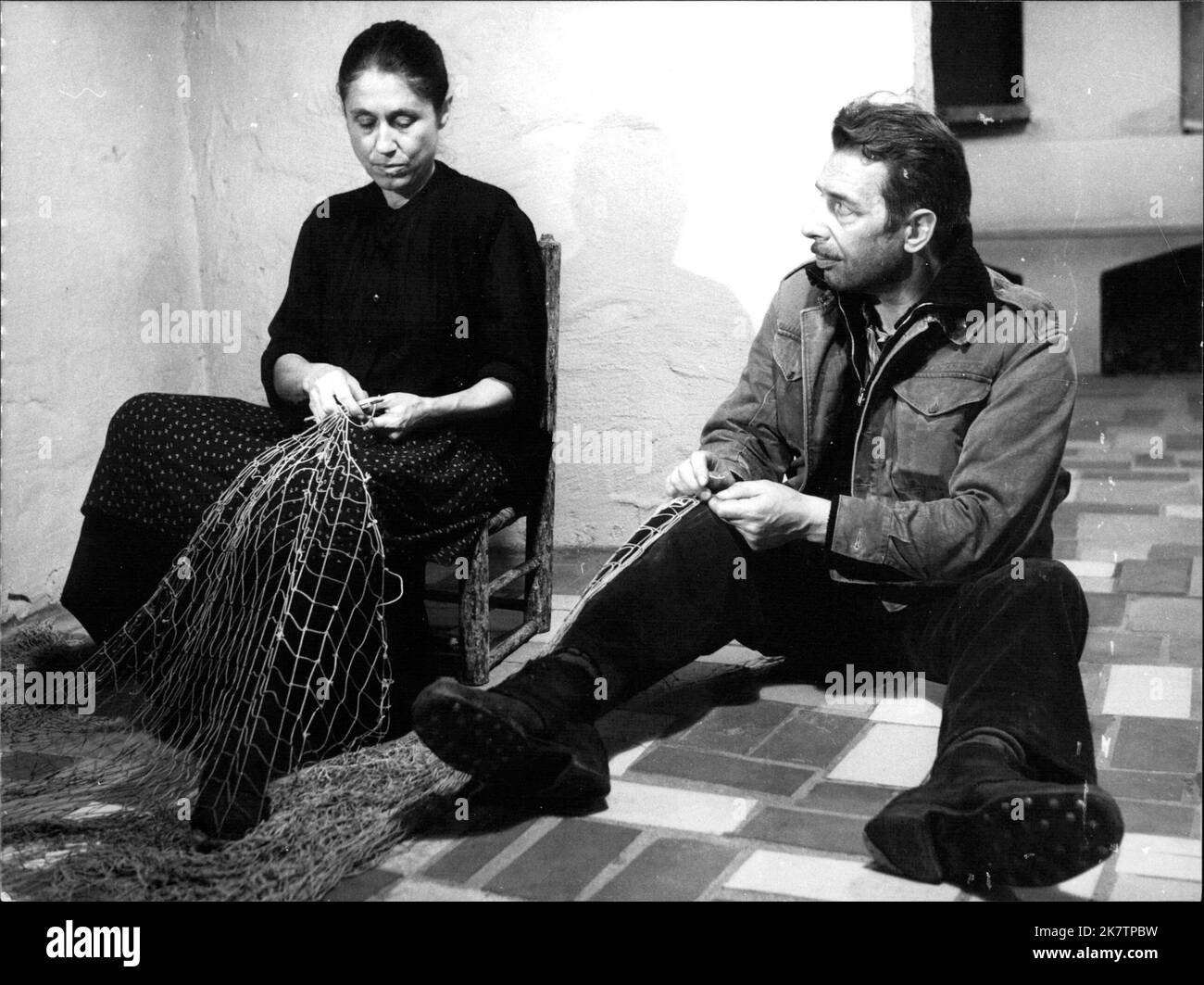 Theaterstück "Die Gewehre der Frau Carrar" - Eine Szene aus der Brecht ...