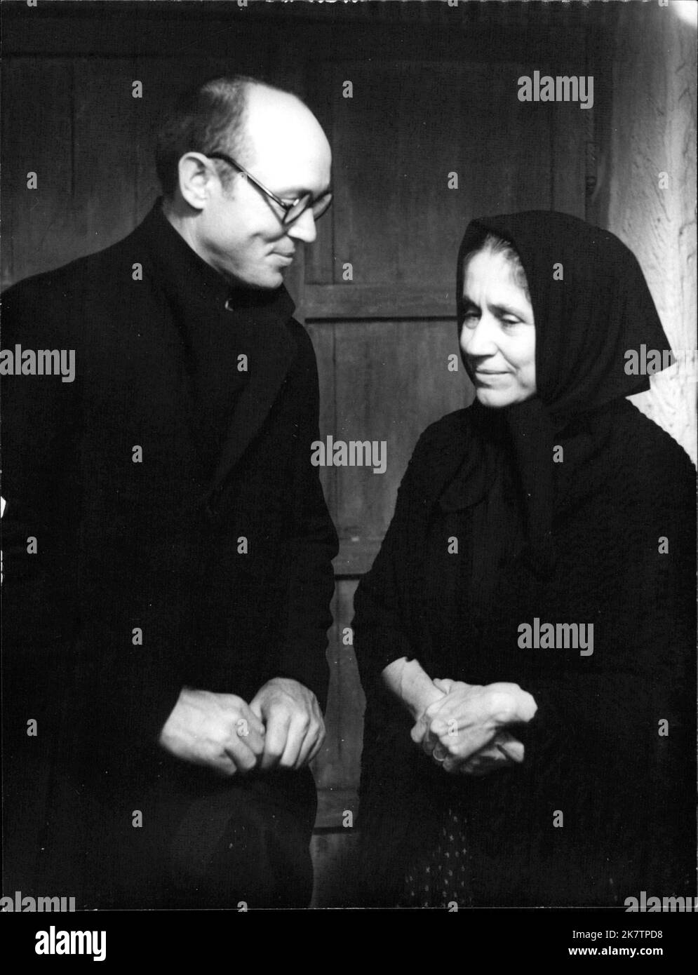 Theaterstück "Die Gewehre der Frau Carrar" - Eine Szene aus der Brecht ...