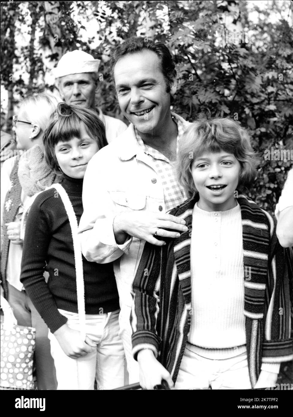 Unsere heile Welt (1972) - Walter Eickhoff (Rüdiger Lichti) mit den ...