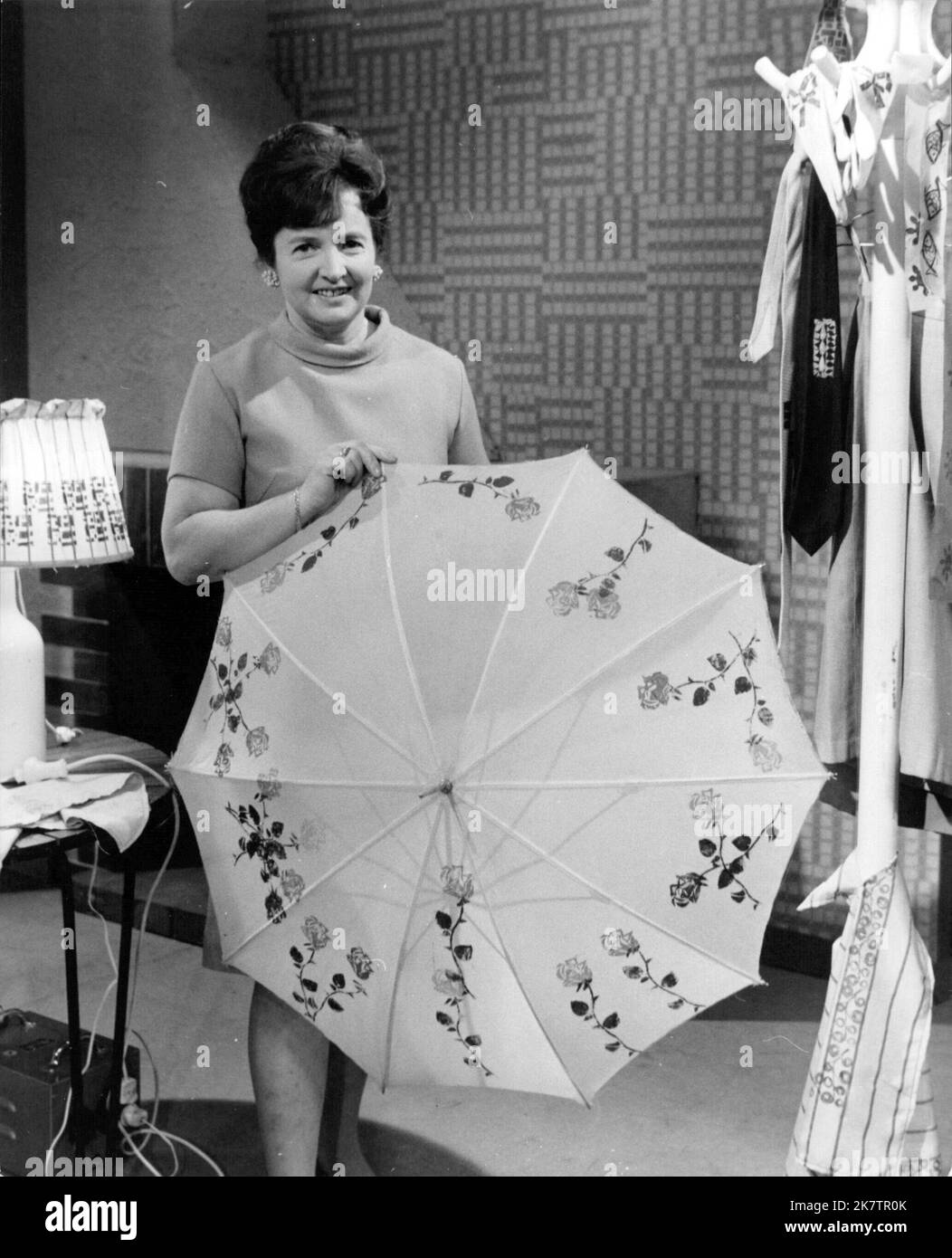 Ruth Scholz-Peters in "Handdruck auf Stoff und Papier" - Gezeigt wird ...