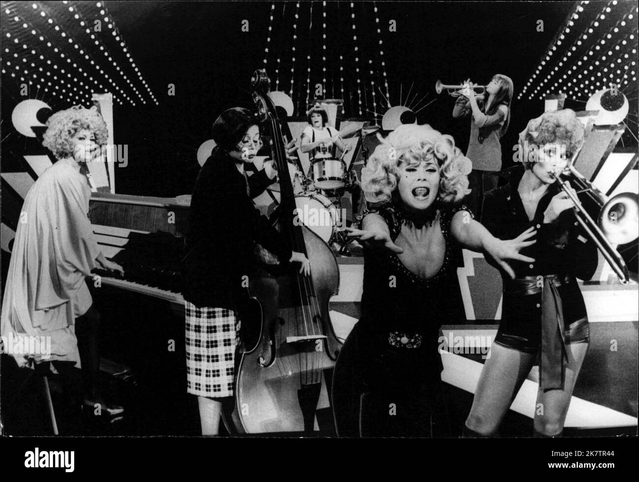 Wencke Myhre Show - 6mal Wencke Myhre: In Miss Milly Mables Damenband ...