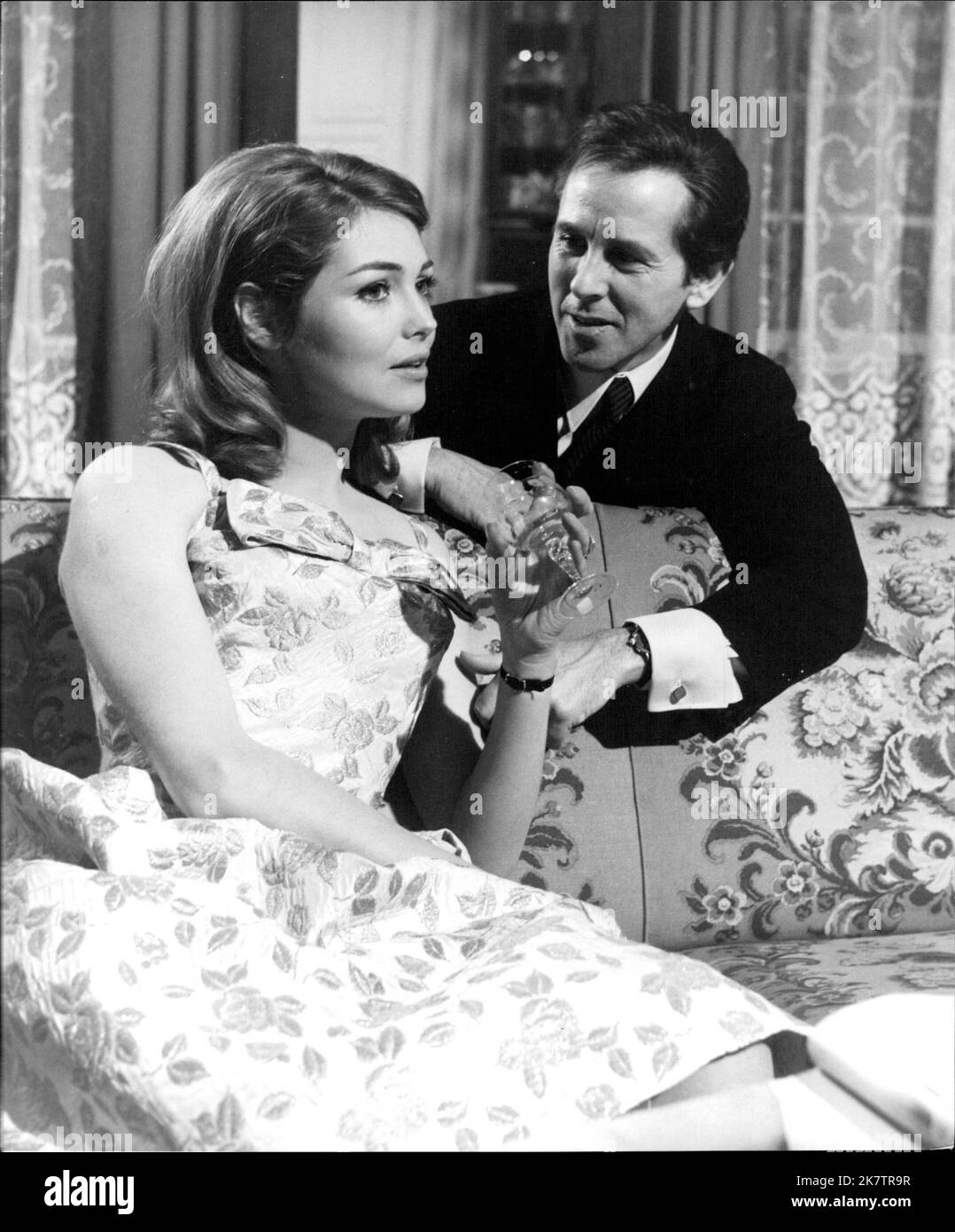 Frau mit mädchen vintage hi-res stock photography and images - Alamy