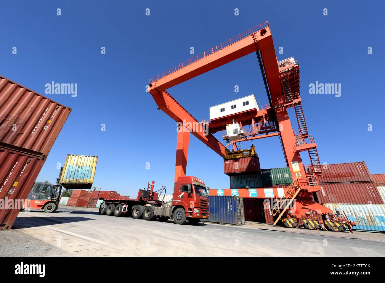 NANTONG, CHINA - OCTOBER 19, 2022 - Hoisting machines load and unload ...