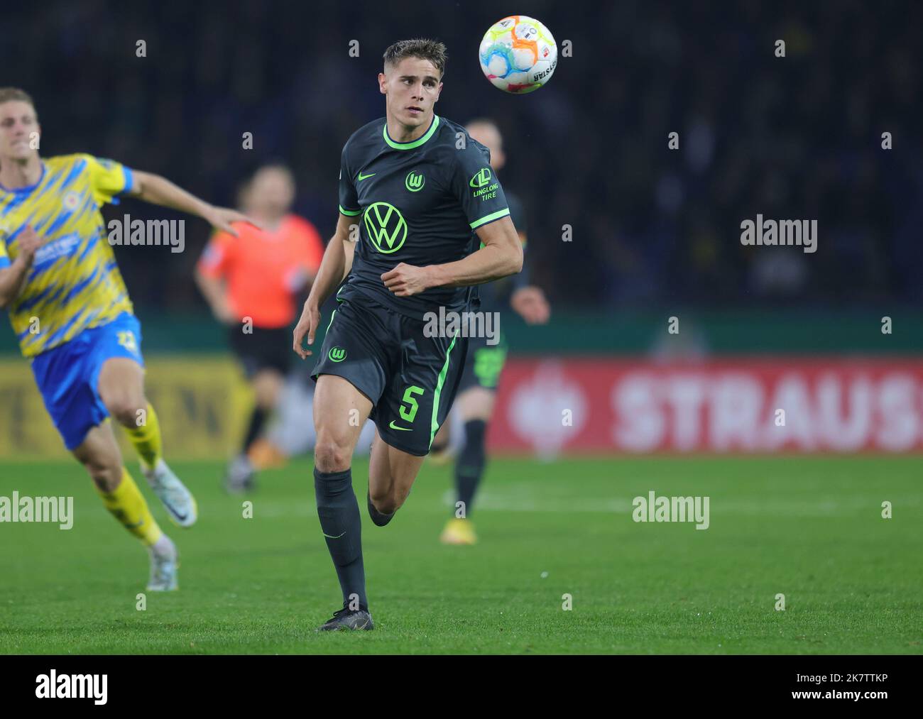 Brunswick, Deutschland. 18th Oct, 2022. firo: 10/18/2022, football ...