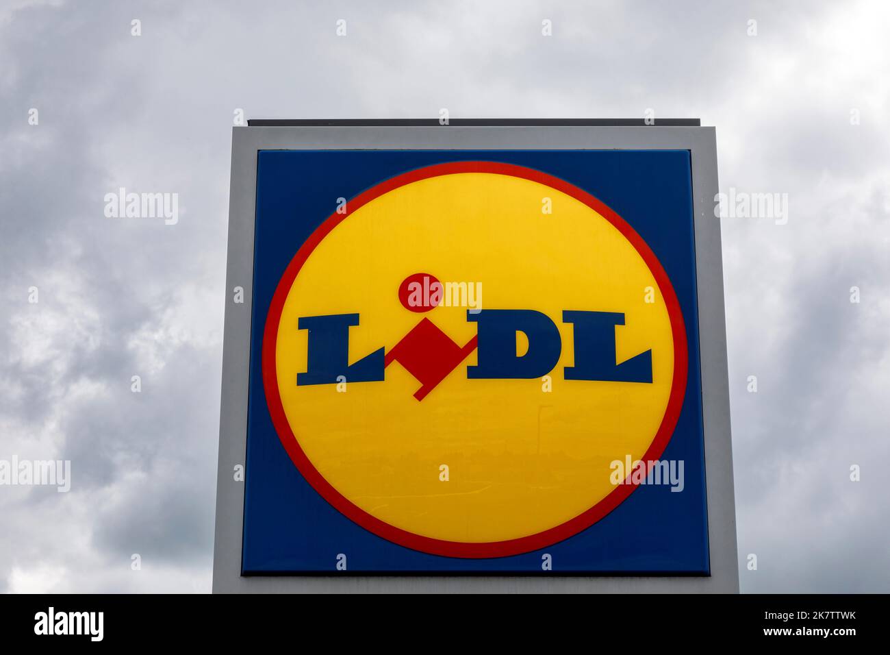 Lidl the super market hi-res stock photography and images - Alamy