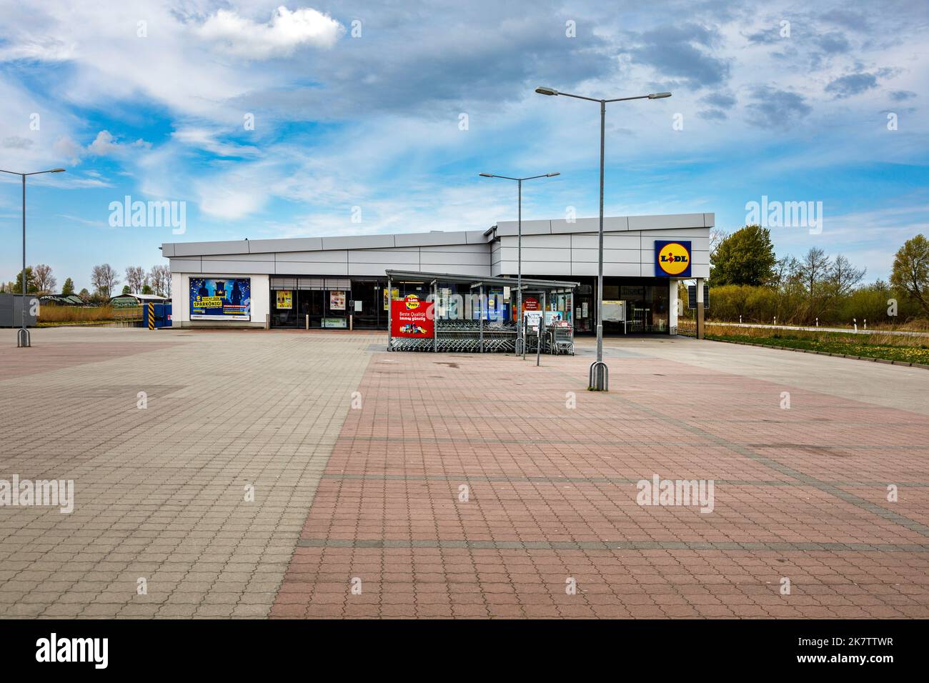 Lidl the super market hi-res stock photography and images - Alamy