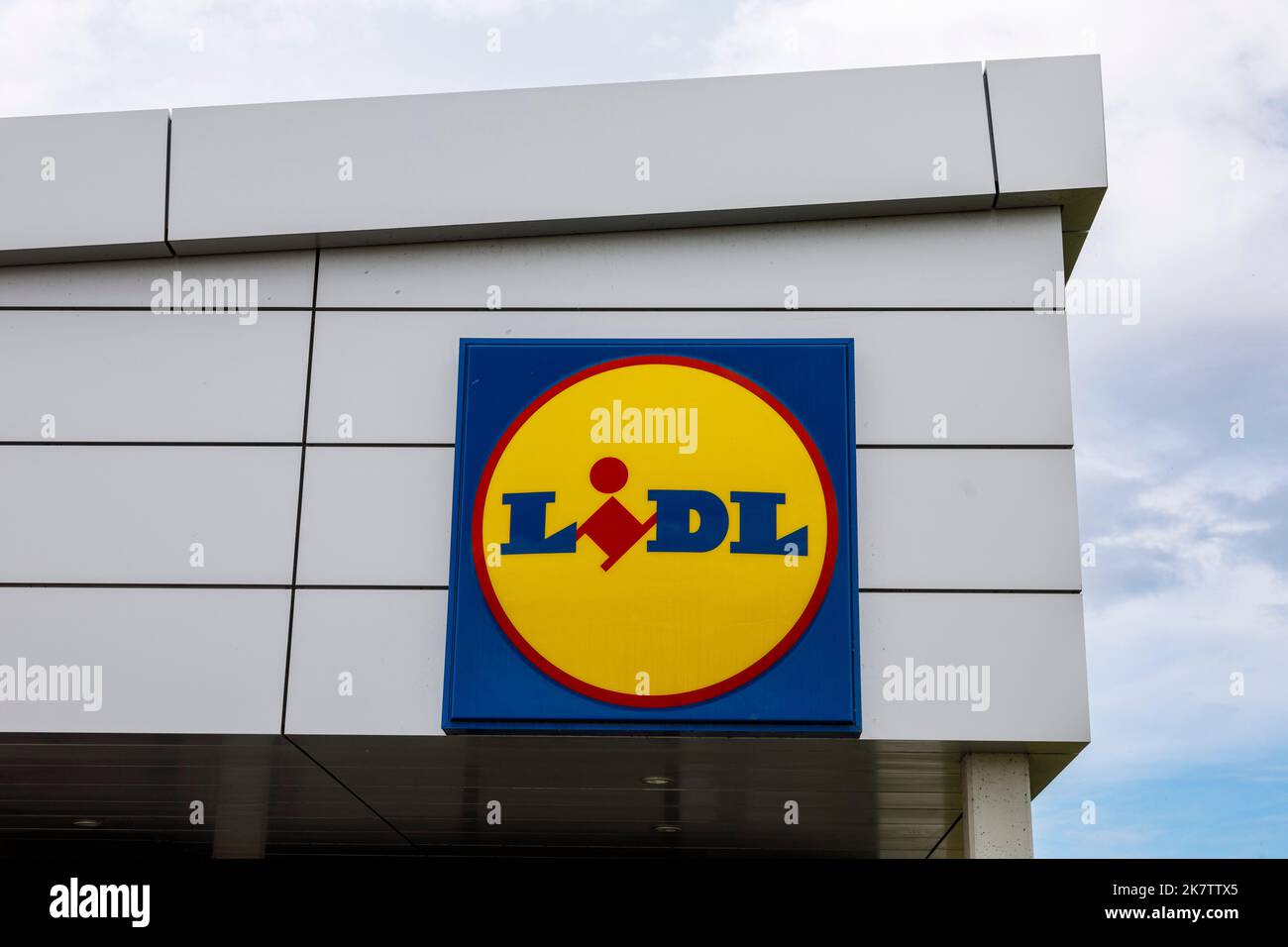 Lidl shop front hi-res stock photography and images - Alamy