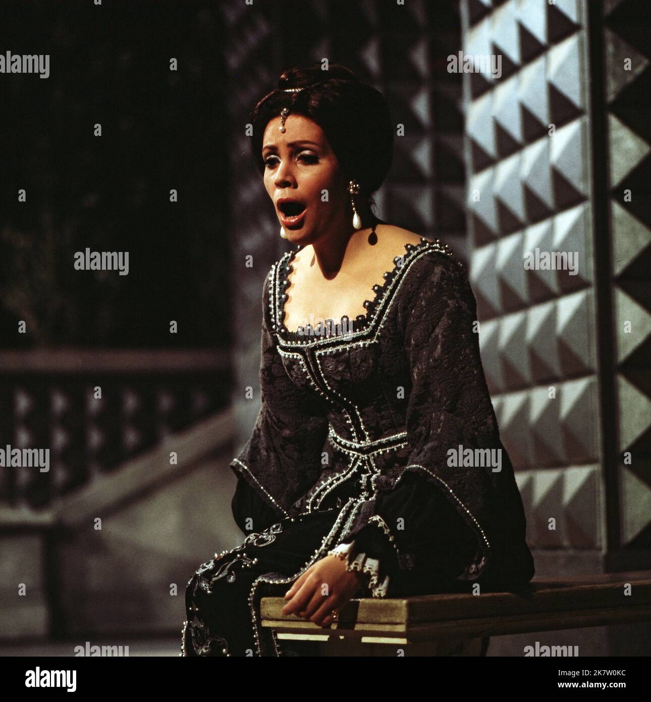 Mezzosopran hi-res stock photography and images - Alamy