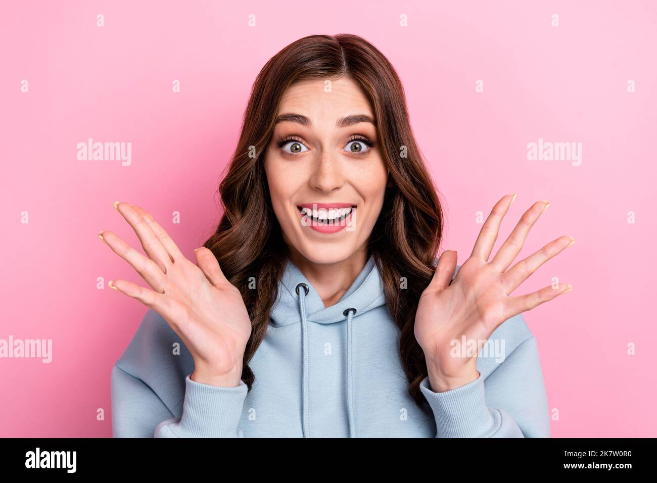 Portrait of impressed positive girl raise opened arms palms cant ...