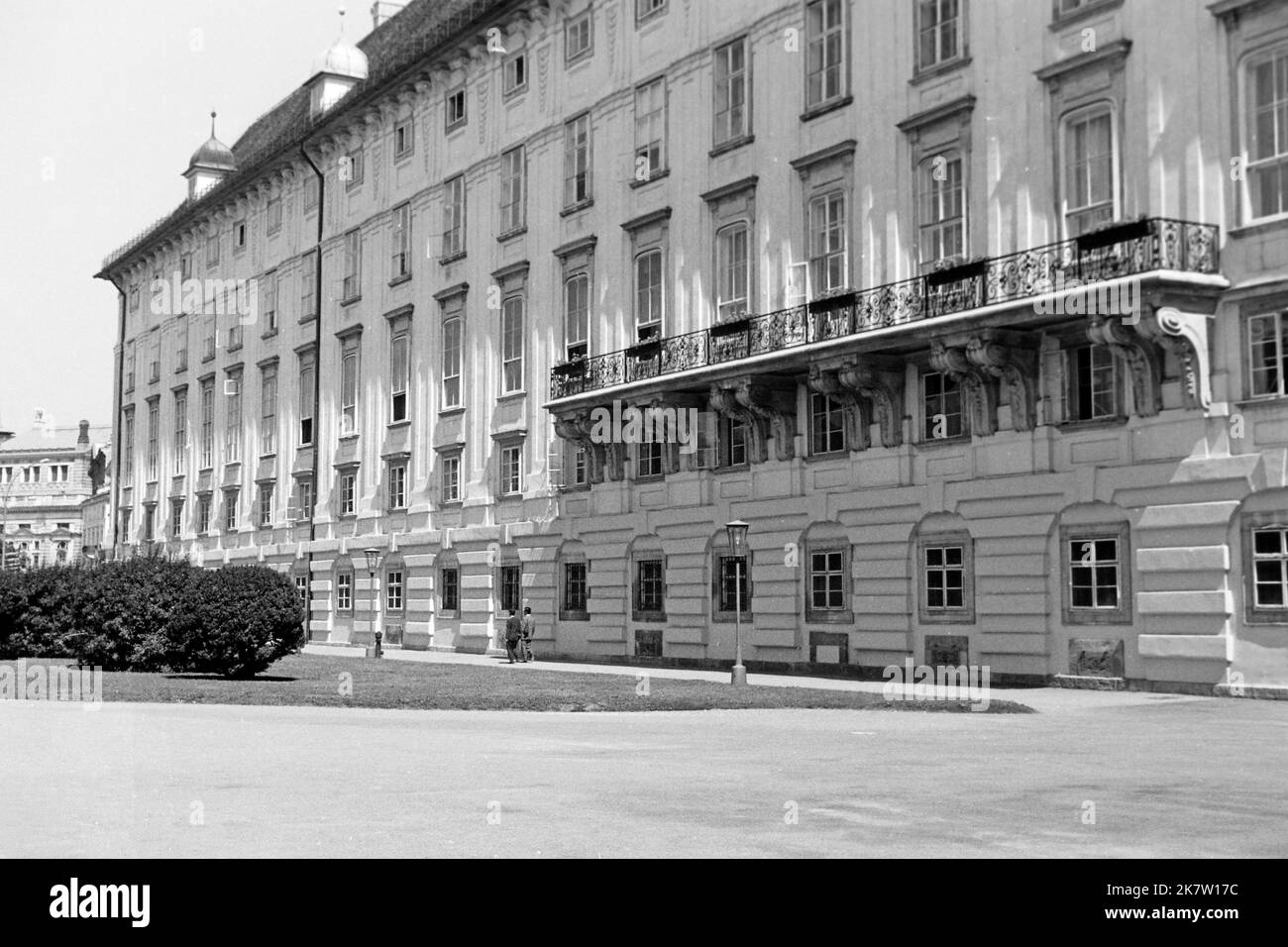 Der Josefsplatz in Wien mit Augustinertrakt, um 1962. Josefsplatz in ...