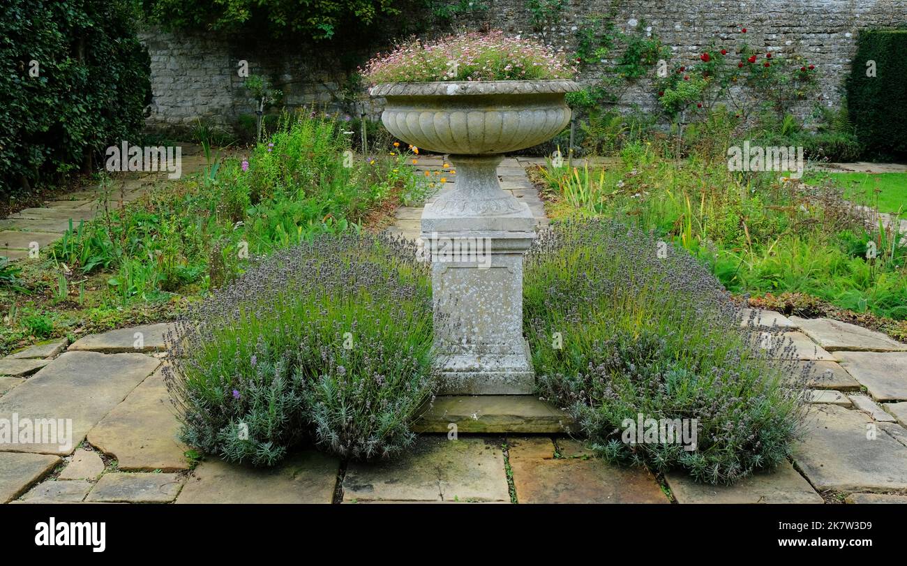 Rustic garden urn in an English garden - John Gollop Stock Photo - Alamy