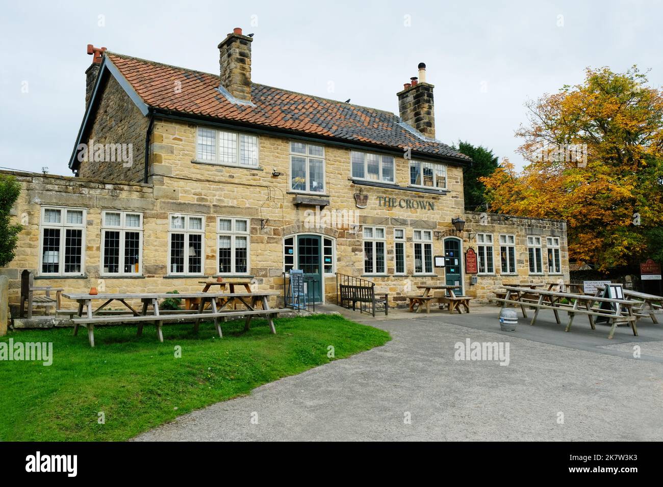 The Crown Inn at Hutton le Hole, Yorkshire, UK - John Gollop Stock ...