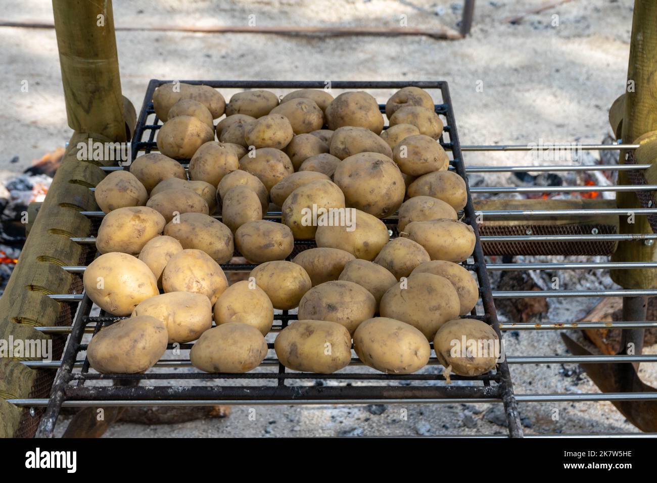 Fire roasted potatoes hi-res stock photography and images - Alamy