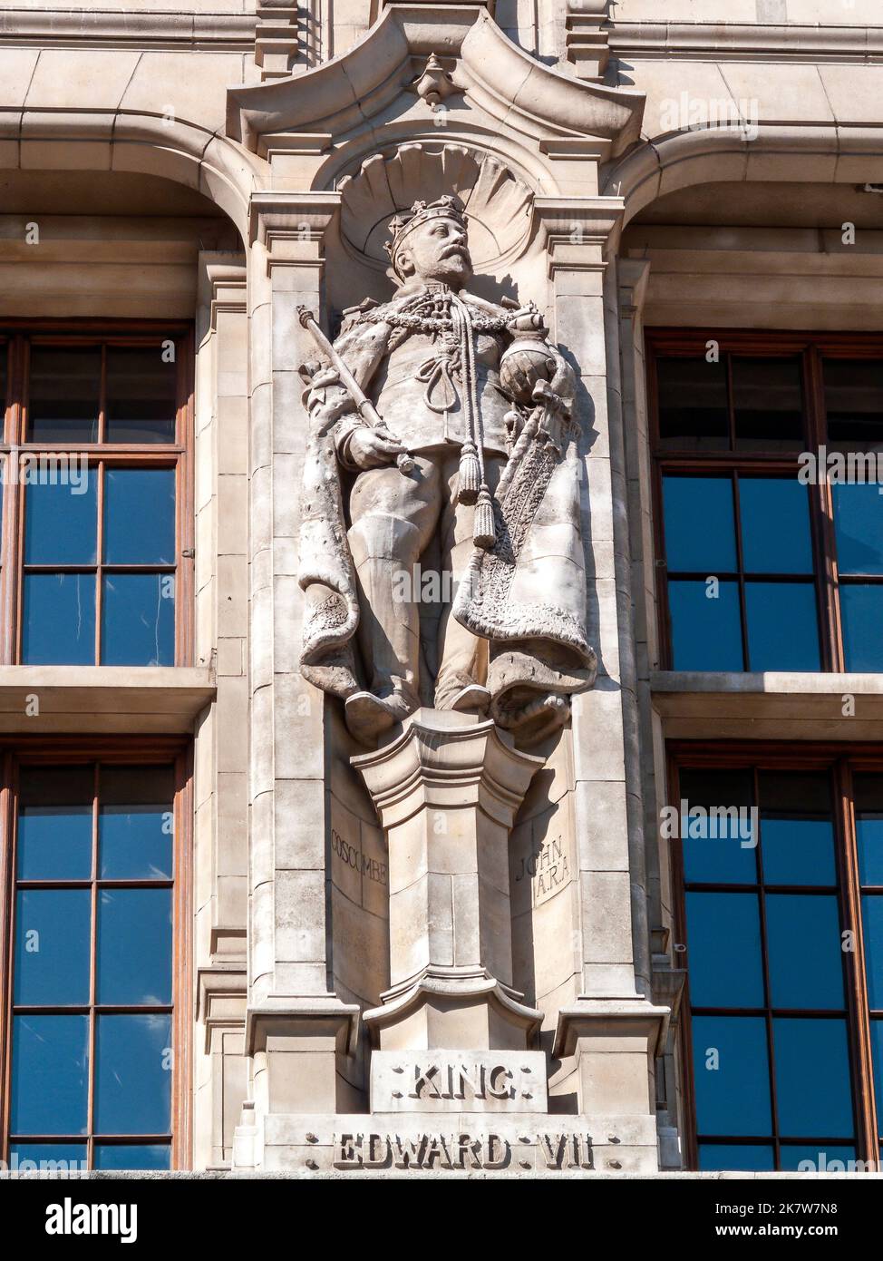 Edward VII sculpture statue on the exterior of the Natural History ...