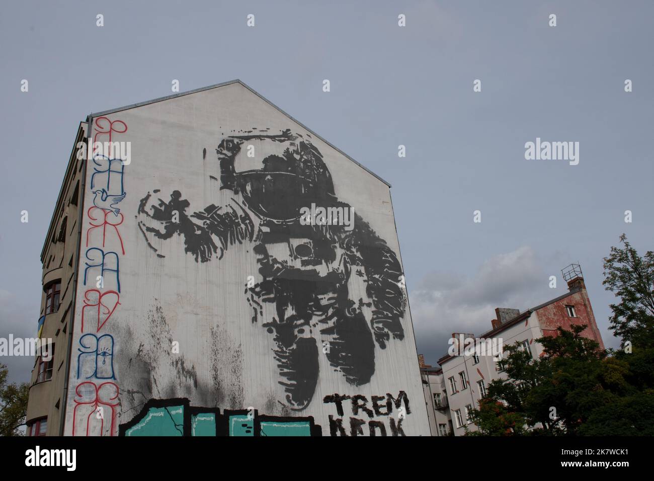 Astronaut mural by victor ash hi-res stock photography and images - Alamy