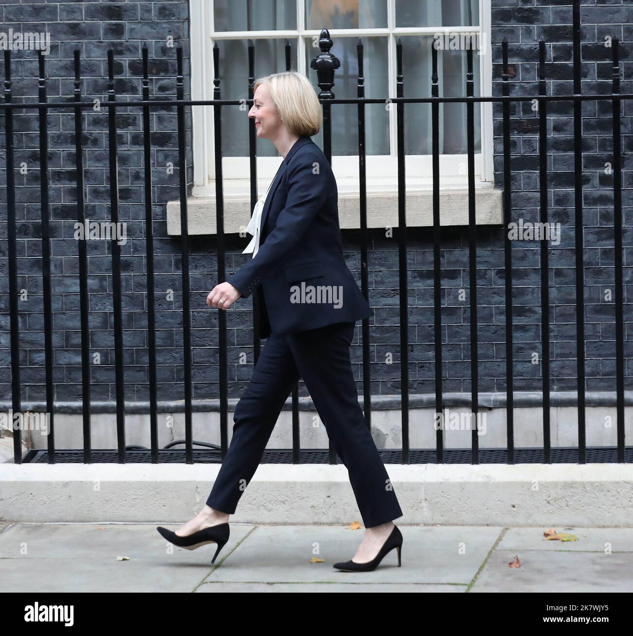 London, UK. 19th Oct, 2022. UK Prime Minister Liz Truss leaves No.10 ...