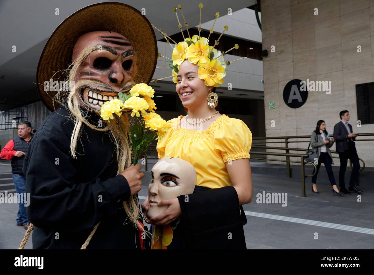 Quetzal tohua folk group hi-res stock photography and images - Alamy