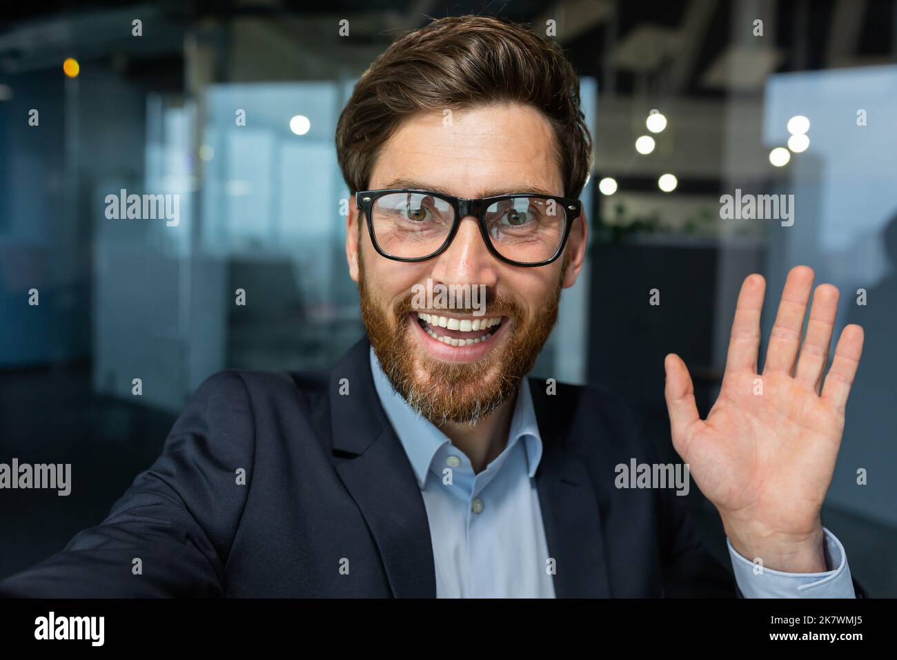 Mature male talking colleague hi-res stock photography and images - Alamy