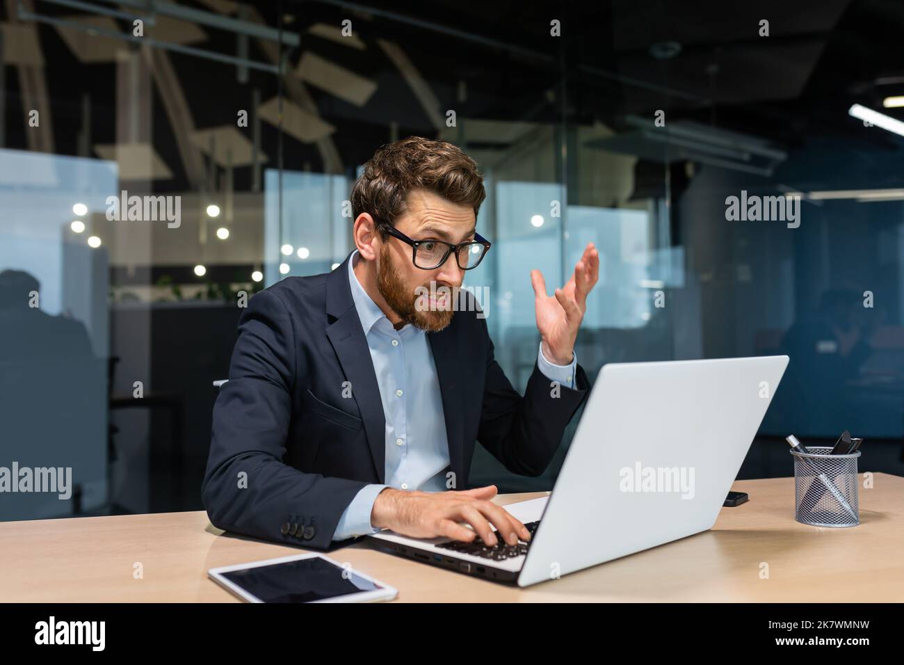 Angry mature boss got error laptop not turning on, program not working ... Angry mature boss got error laptop not turning on, program not working ...