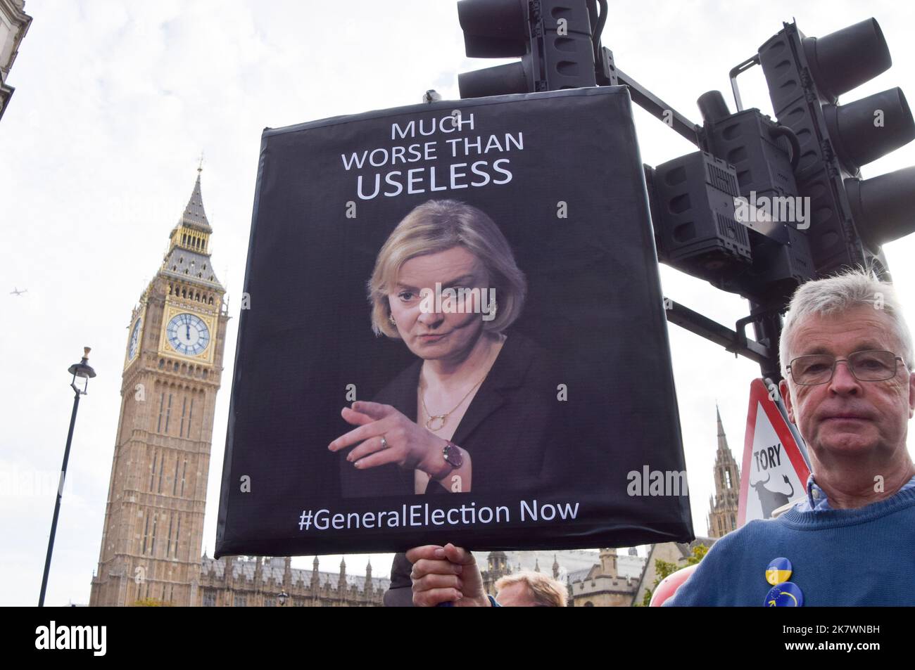 London, England, UK. 19th Oct, 2022. A protester holds an anti-Liz ...