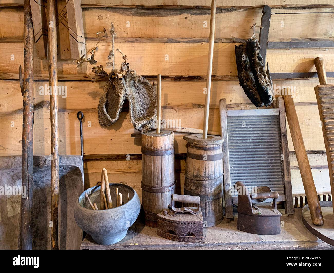 Antique items studio hi-res stock photography and images - Alamy
