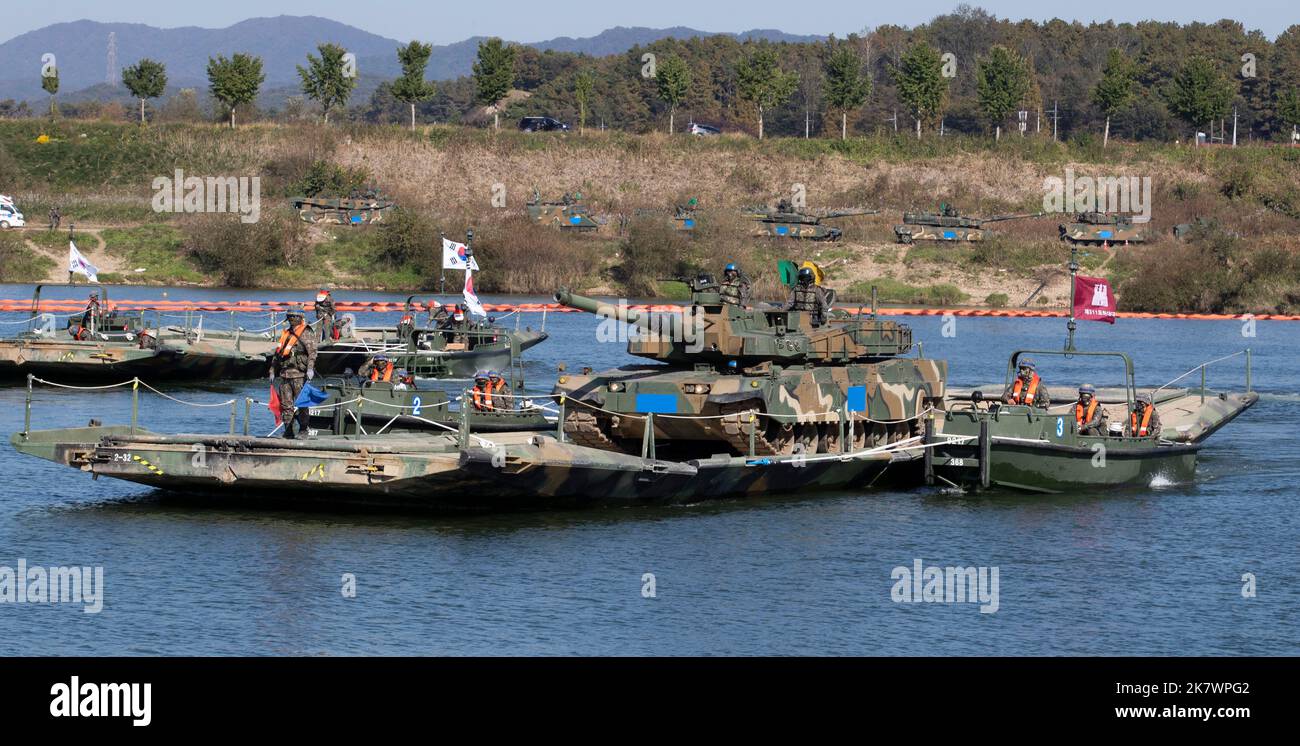 Yeoju, South Korea. 19th Oct, 2022. South Korean military's K2 tanks ...