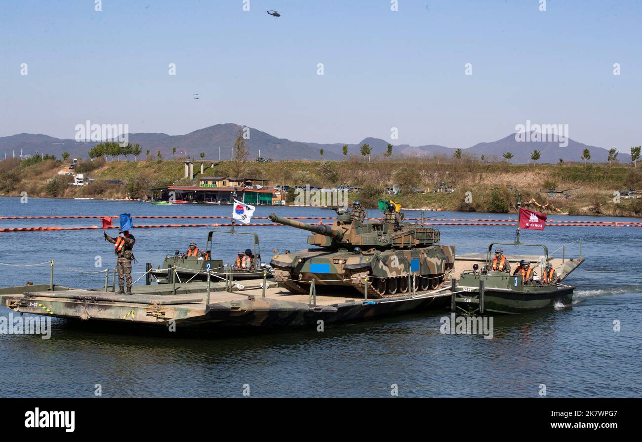 Yeoju, South Korea. 19th Oct, 2022. South Korean military's K2 tanks ...