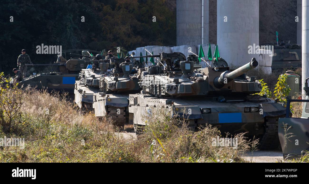 Yeoju, South Korea. 19th Oct, 2022. South Korean military's K2 tanks ...