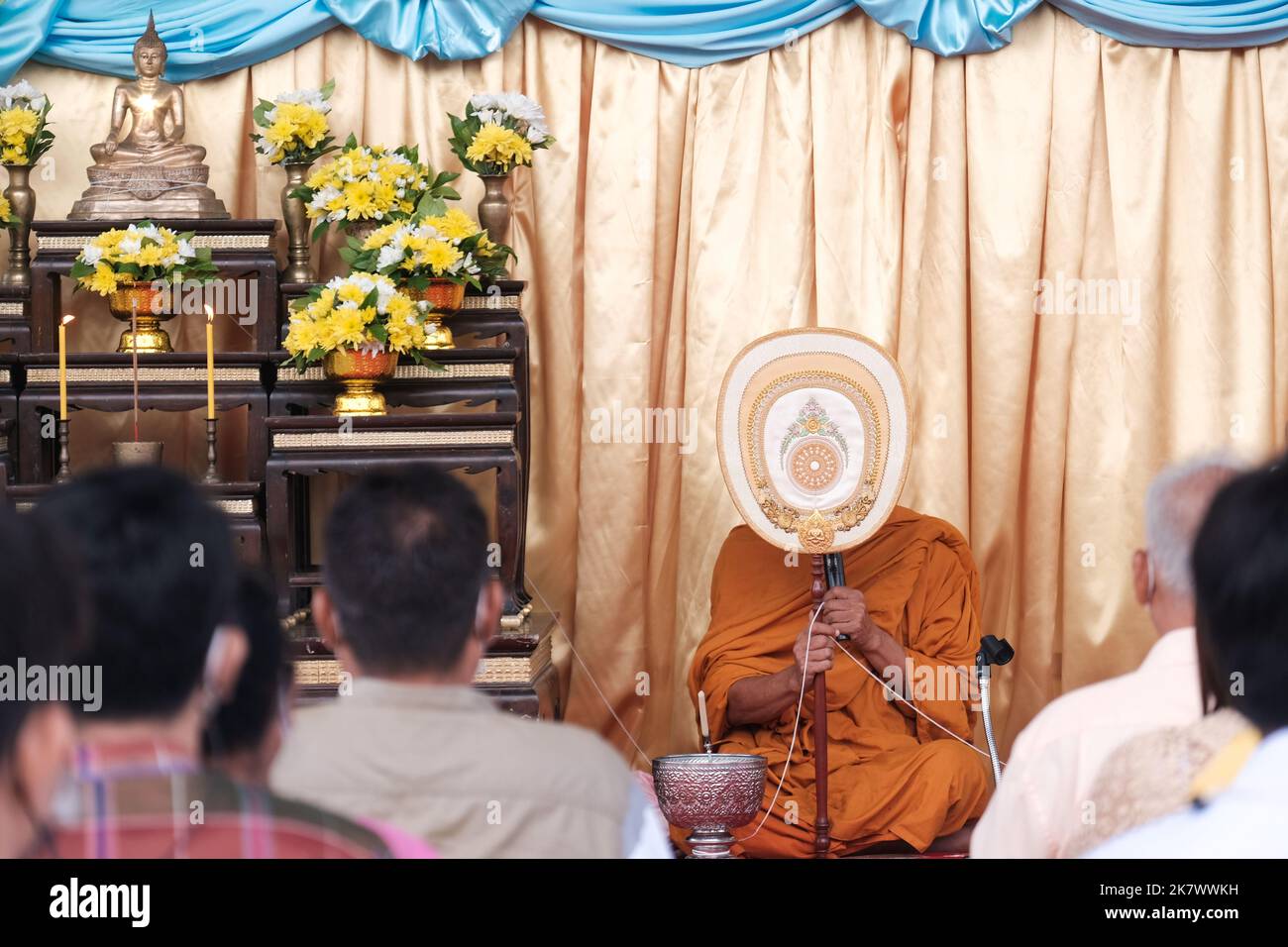 Monks in mask pray and pay respect to Buddhist ceremonies Stock Photo ...