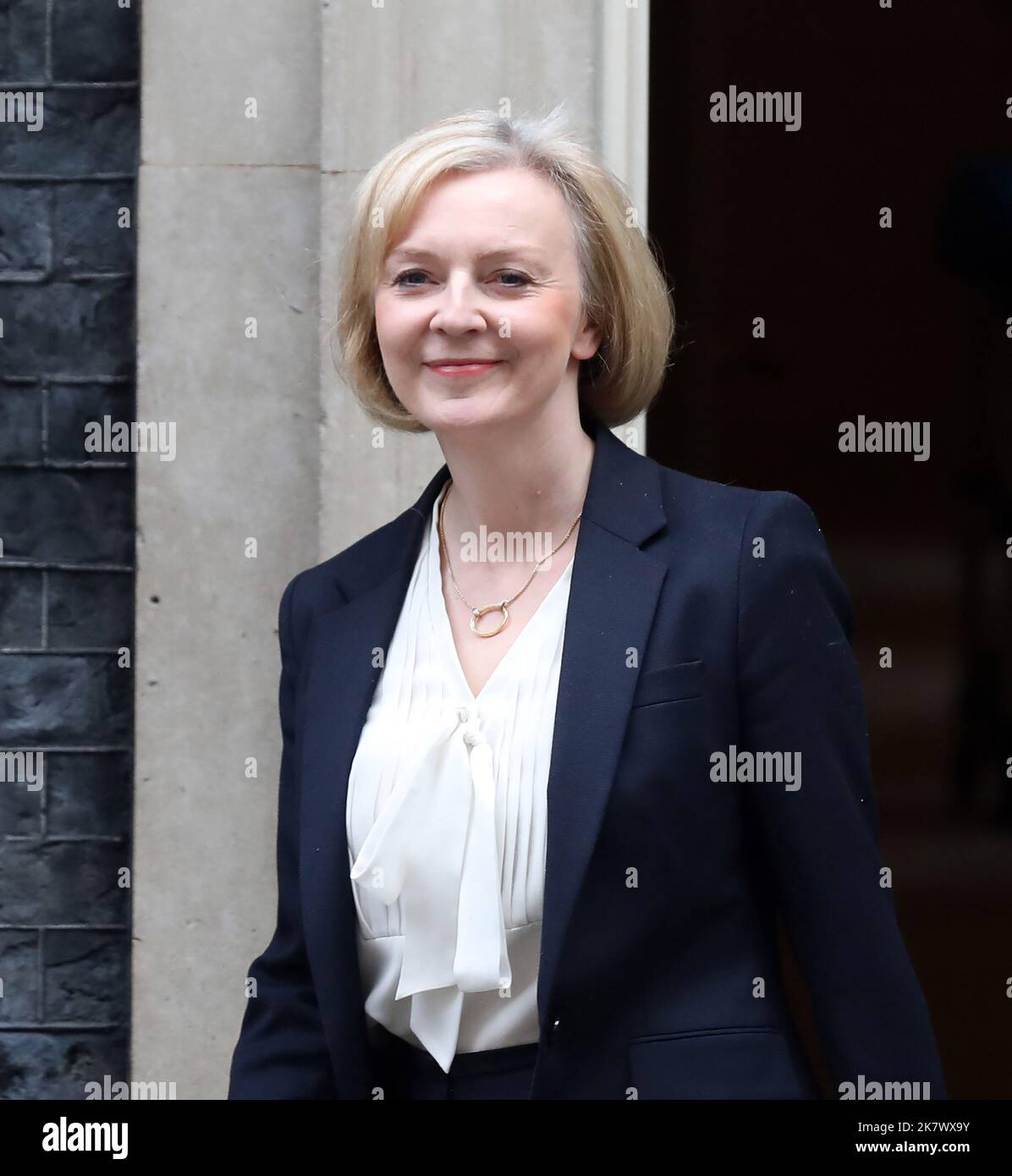 London, UK. 19th Oct, 2022. UK Prime Minister Liz Truss leaves No.10 ...