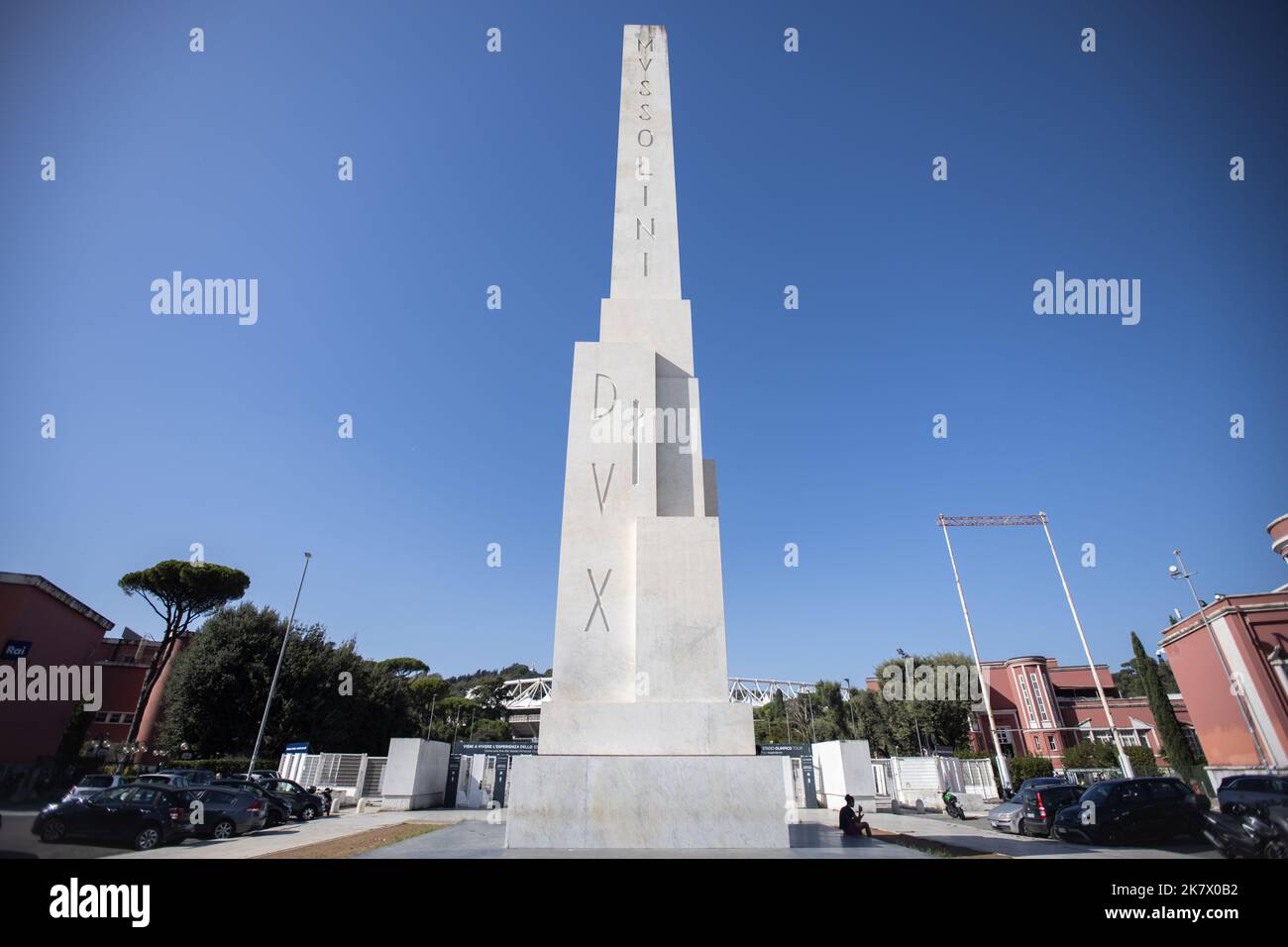 Rom, Italy. 19th Oct, 2022. A woman sits in the shadow of the Mussolini ...