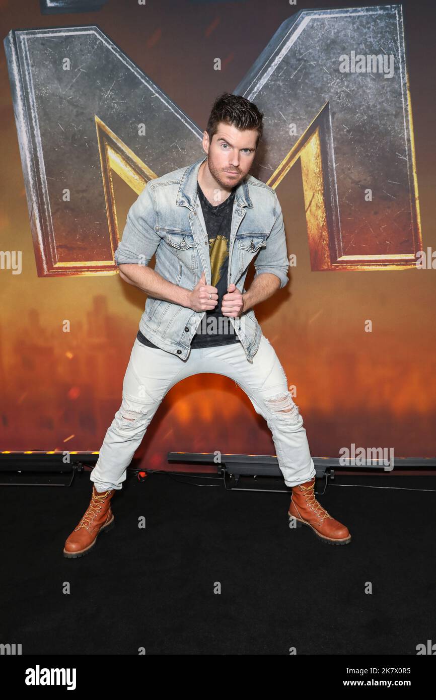 Black adam red carpet sydney hi-res stock photography and images - Alamy