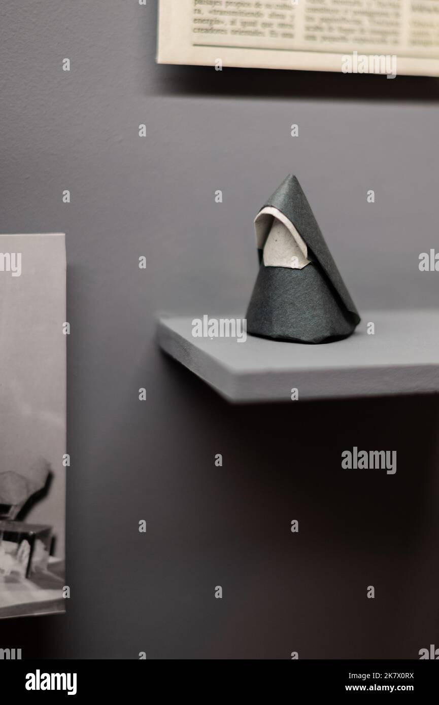 Nun, Akira Yoshizawa. Emoz museum of the art of origami, with special ...